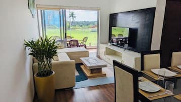 Apartamento luxo, 3 quartos, vista para o campo de golfe | Área de estar