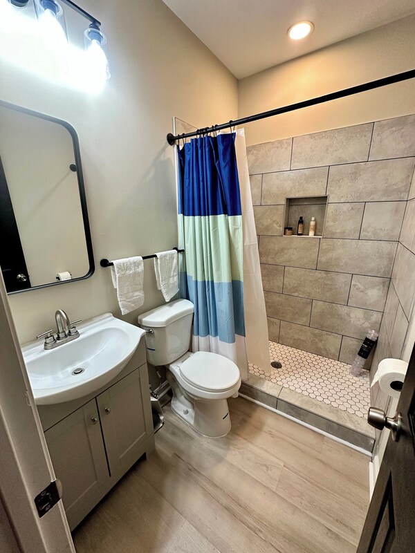 5 Star Spacious, Quiet And Clean Must-see Furnished Apartment In Canton! - Dundalk, MD