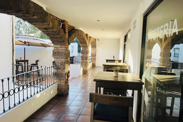 Terraço com espreguiçadeiras