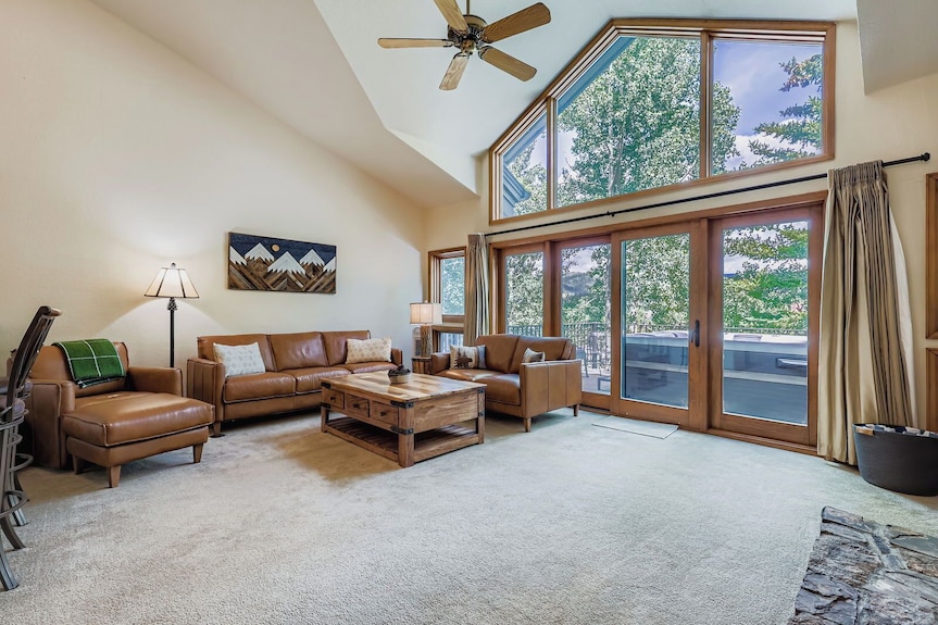 Lux 3/3 Chalet! 4 Min Walk To Quicksilver Lift & Main St! "Private Hot Tub" - Breckenridge, CO