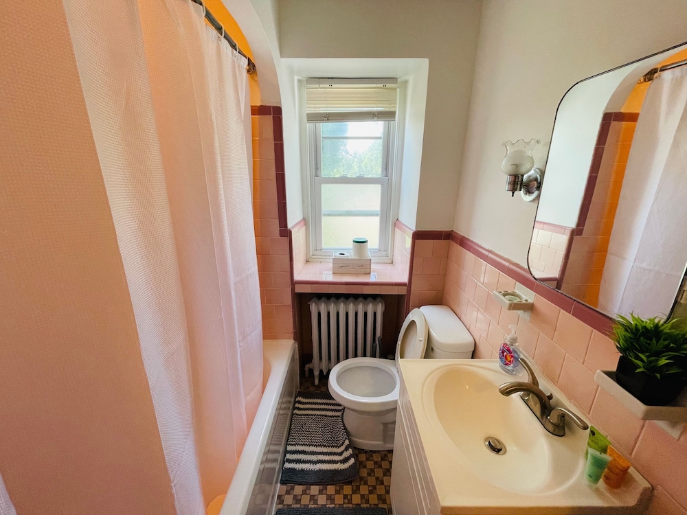 Charming Place To Call Home - Philadelphia University, Feasterville-Trevose
