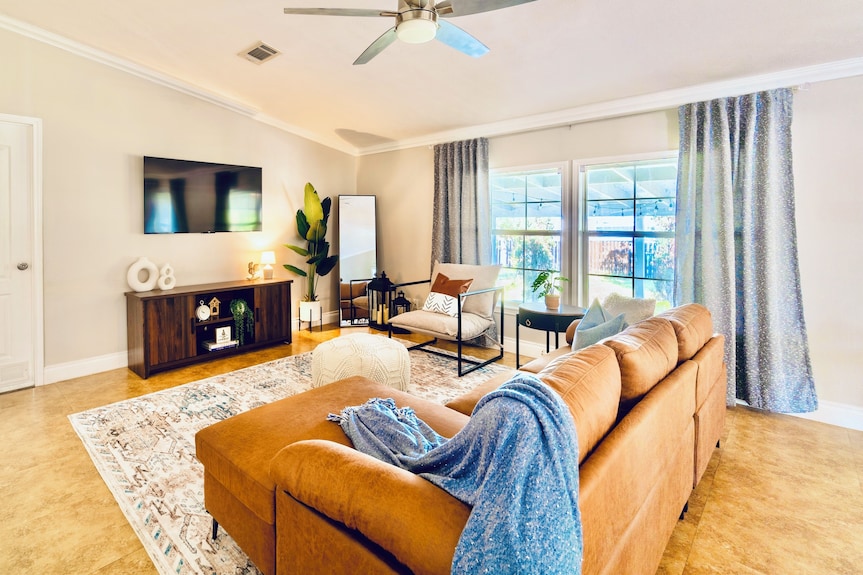 The Oasis Outback I Hot Tub I Game Room I Patio I Sea World I Six Flags I Family - San Antonio, TX