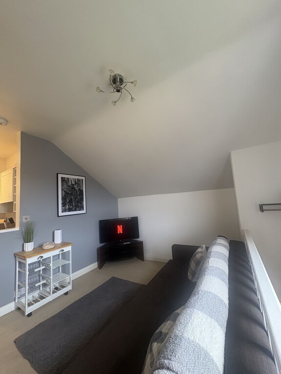 Cosy High Brooms Suite - Royal Tunbridge Wells