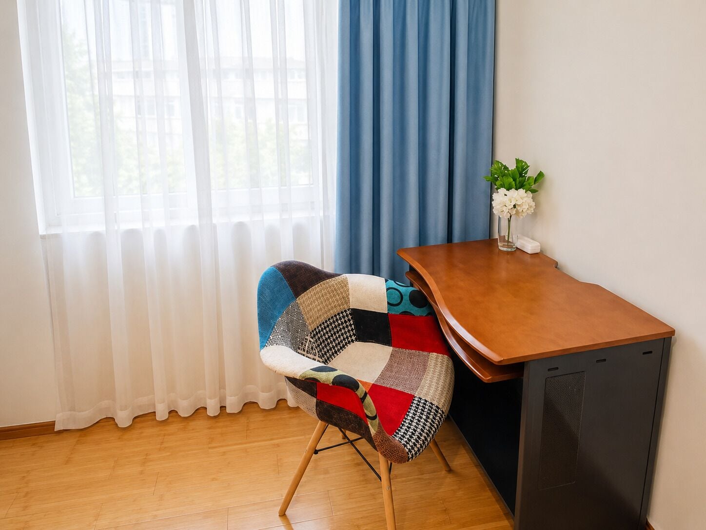 Estúdio conforto, vista para a cidade | Espaço de trabalho para notebook, ferros/tábuas de passar roupa
