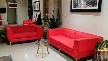 Televisor de 32 polegadas com canais por cabo