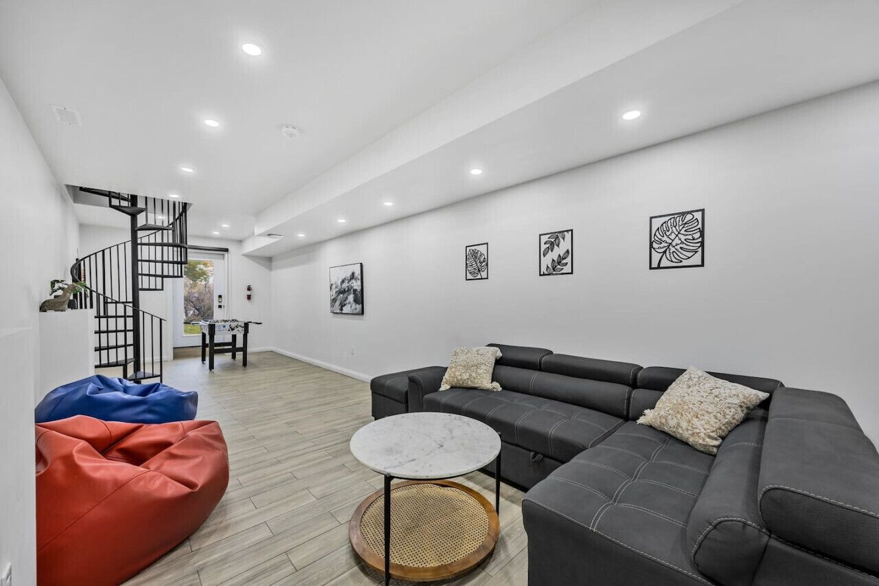 Lake Front Family Getaway - Sandy Beach! - Midland