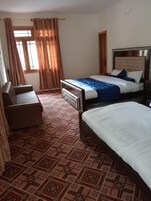 Quarto casal luxo, vista para a montanha | Quartos à prova de som, ferros/tábuas de passar roupa, Wi-Fi de cortesia