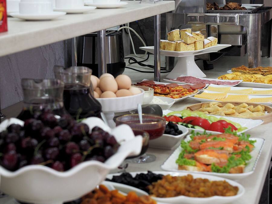 Pequeno-almoço tipo buffet diário incluído