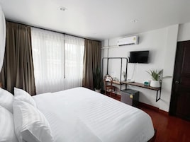 Quarto casal grand | Escrivaninha, quartos à prova de som, Wi-Fi de cortesia