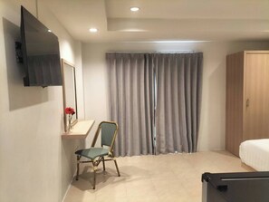 Quarto luxo, sacada, vista para a cidade | Wi-Fi de cortesia