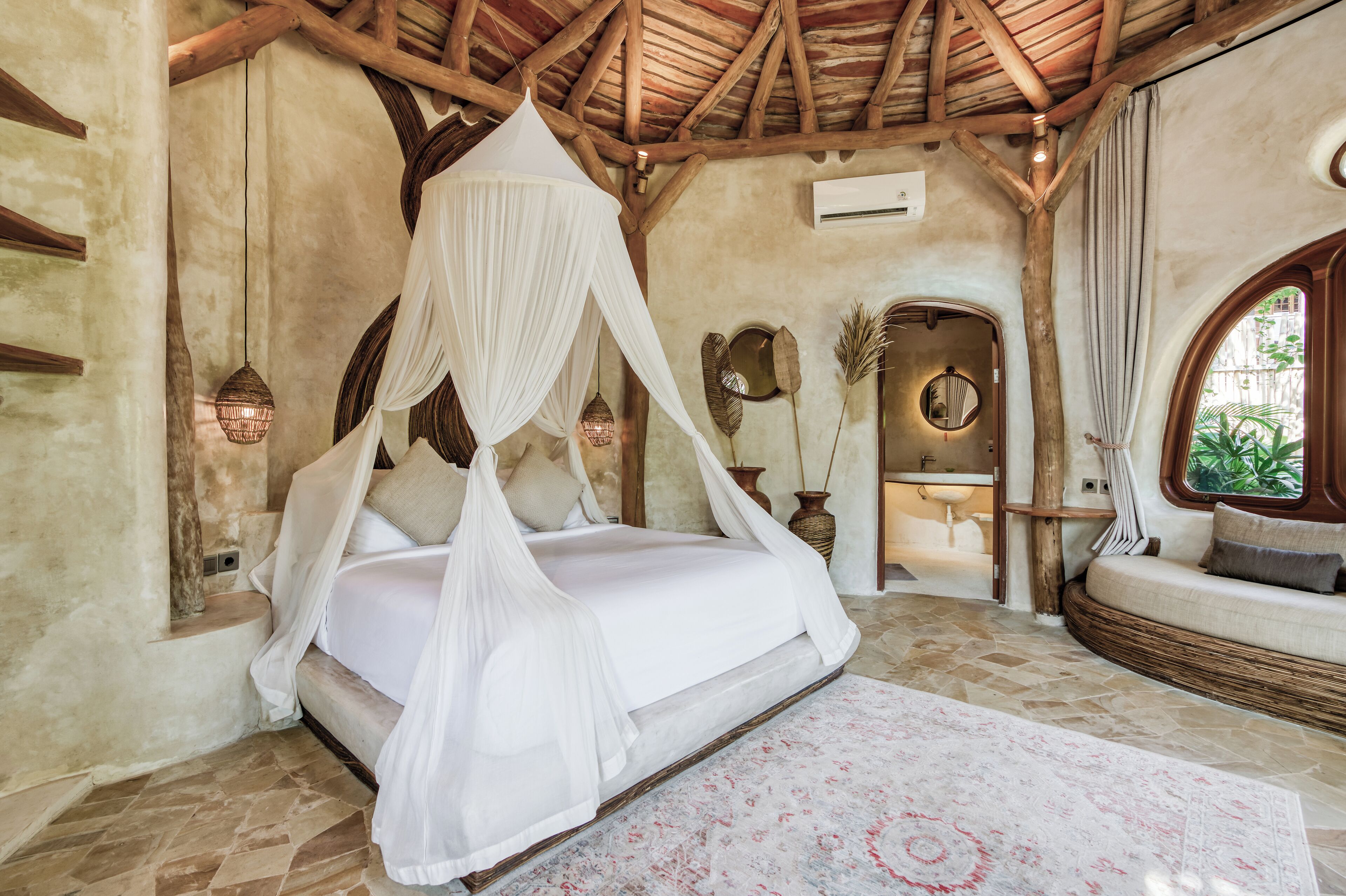 Suíte, 1 cama Queen | Frigobar, cofres nos quartos, escrivaninha