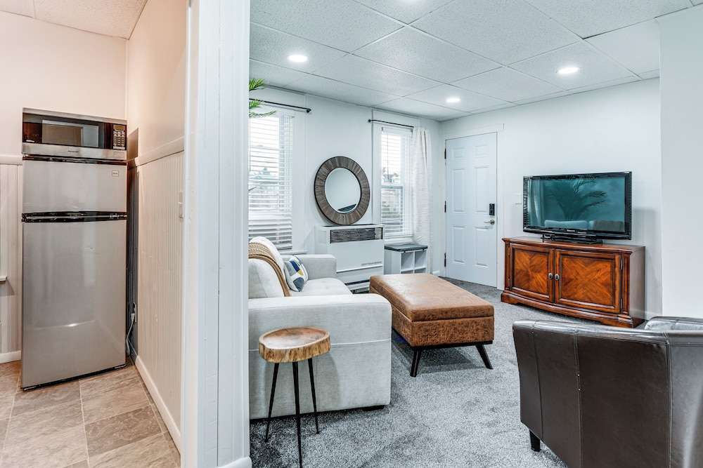 13 Mi To Buffalo: Cozy Apartment In Depew! - East Aurora, NY
