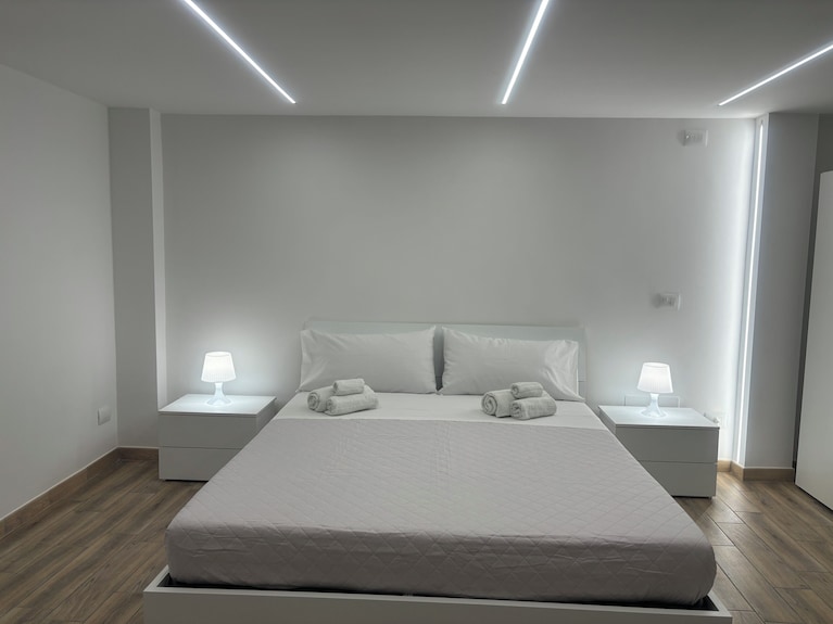 At 100 Mt From The Sea And Train Station, Rooms With All Amenities - Nettuno