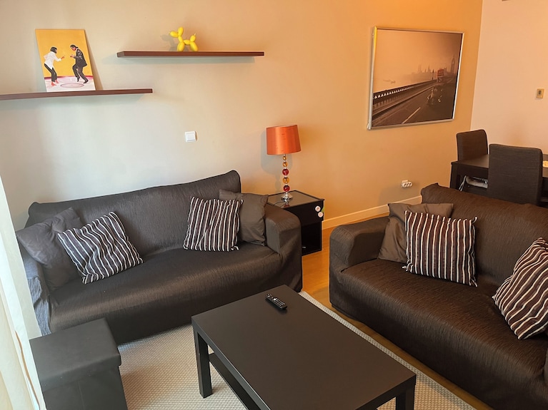 Lisbon - Central, Modern, With Balcony, Two Suites, Garage And Security - Lizbona