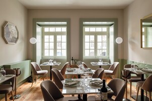 Pequenos-almoços, almoços, jantares servidos, cozinha mediterrânica 