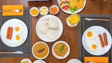 Pequeno-almoço inglês diário (2000 USD por pessoa)