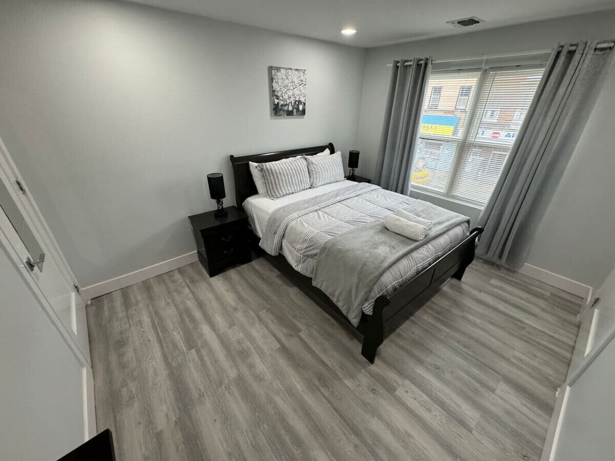 The Spacious Suite: 2br With Balcony - Montclair, NJ