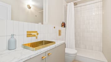 Apartamento, 2 quartos | Casa de banho