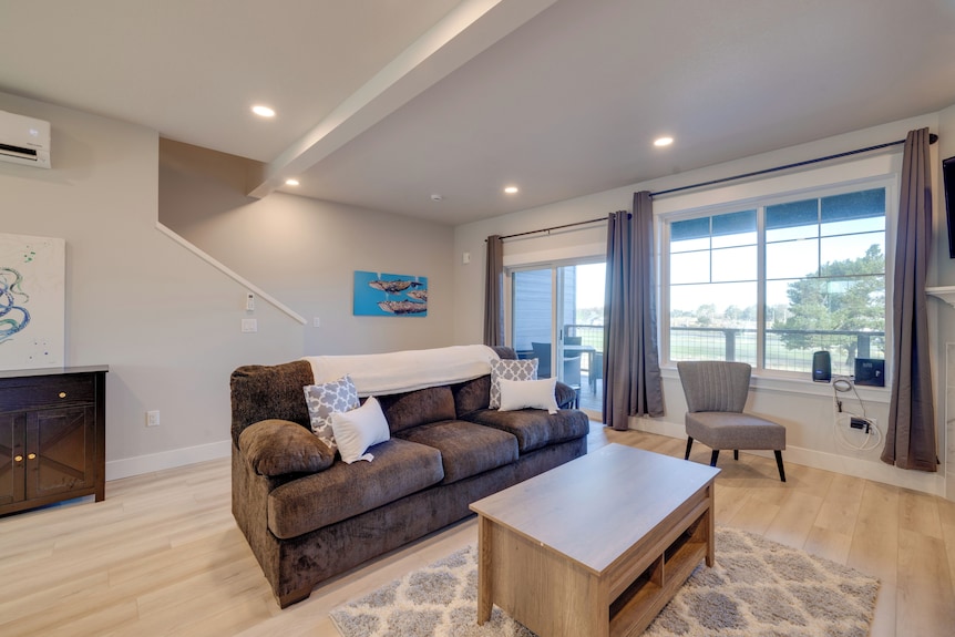 Balconies W/ Scenic River Views: Hammond Townhome! - Astoria, OR