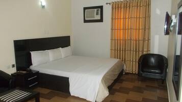 Secretária, secretária adequada para computadores portáteis