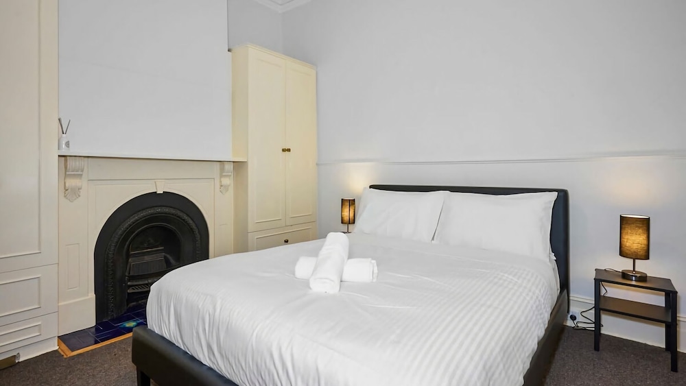 Bowen Street Family Retreat with Pool - Melbourne | Vrbo