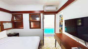 Quarto casal superior | 1 quarto, frigobar, escrivaninha, Wi-Fi de cortesia