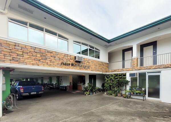 Green Meadows Hotel & Restaurant - Laoag