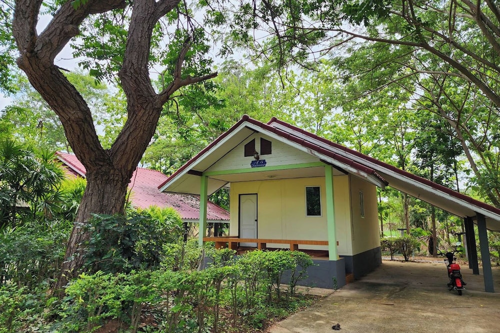 Rung Rueng Resort - Chonnabot