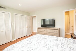 Apartamento conforto, sacada | 3 quartos, Wi-Fi de cortesia, roupa de cama