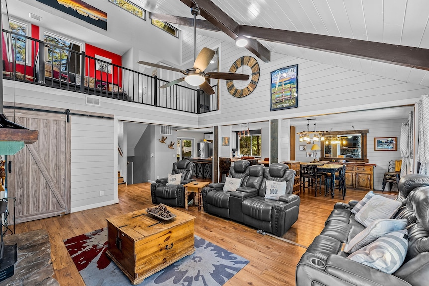 Big R Lodge | Hot Tub, Arcades & Large Deck | Retreat Near Flagstaff Attractions - 플래그스태프