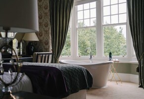 Quarto Duplo Deluxe, Vista para a cidade | Ferro/tábua de engomar, Wi-fi grátis, roupa de cama fornecida 