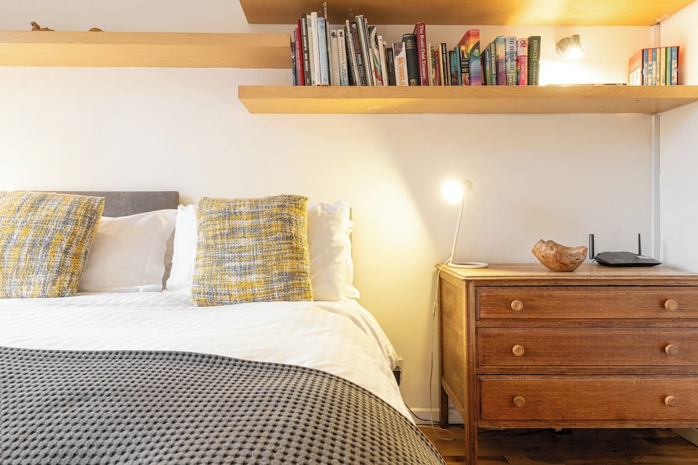 Parsons Pleck-6bd With Swimming Pool - West Midlands