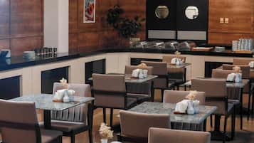 Pequeno-almoço tipo buffet diário incluído