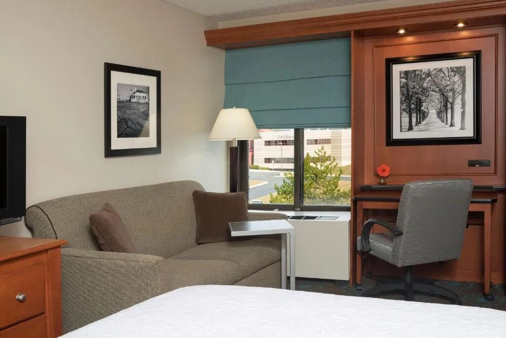 2 Charming Suites Near Um W/ Free Breakfast & Onsite Parking Plus Free Parking - Whitmore Lake, MI