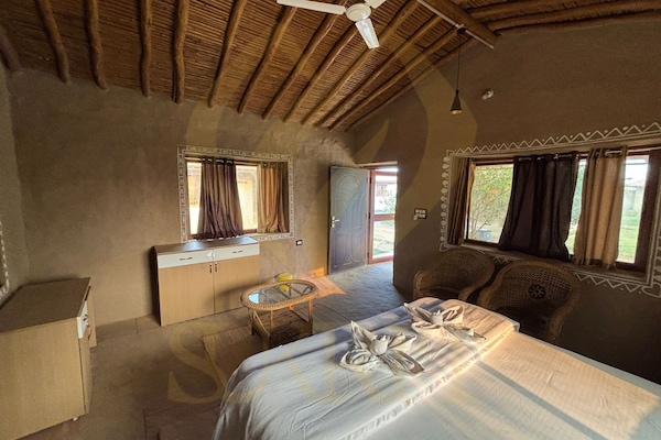 Quarto Duplo Tradicional, 1 cama king-size | Secretária, roupa de cama fornecida