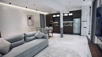 Apartamento Superior, vista para o pátio | 1 quarto, roupa de alta qualidade, camas de colchão Select Comfort