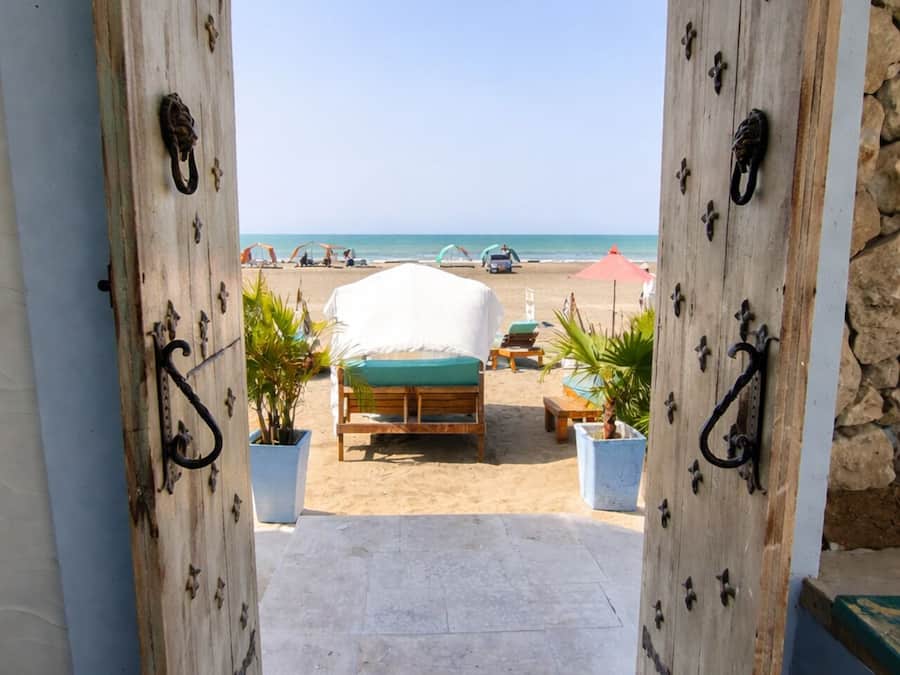 Vista para praia/oceano