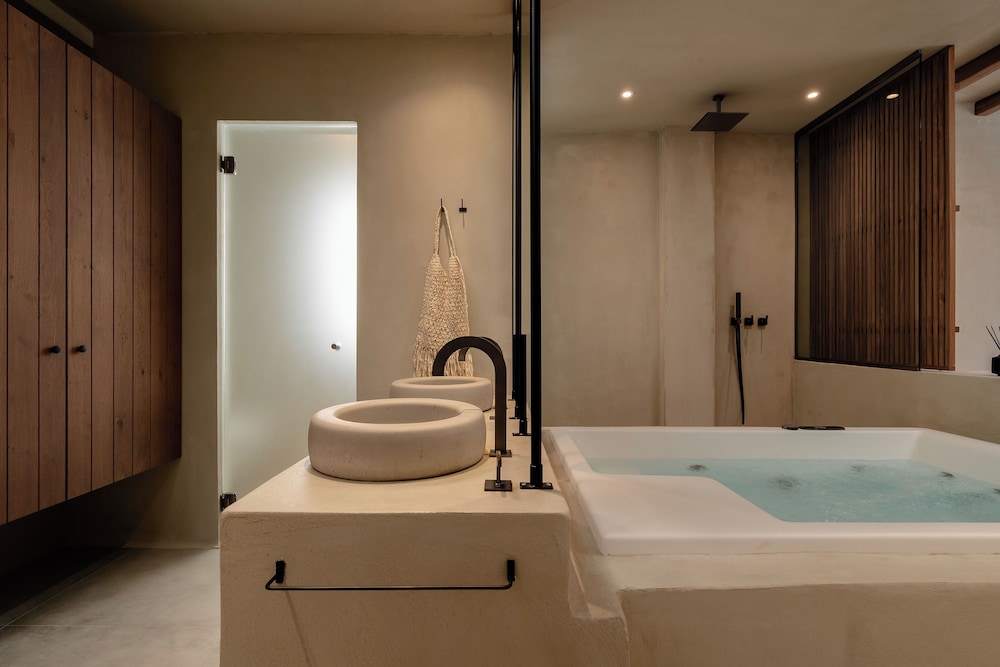 Tesoro Elegant Escapes-suites - Naxos