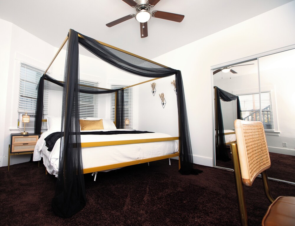 Spacious Downtown Gem w/ Parking - Long Beach | Vrbo