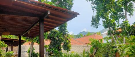 Cabana de Madeira Clássica, vista para o jardim | Terraço/pátio interior