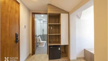 Quarto Duplo Executivo, Vista para a cidade | Minibar, secretária, secretária adequada para computadores portáteis