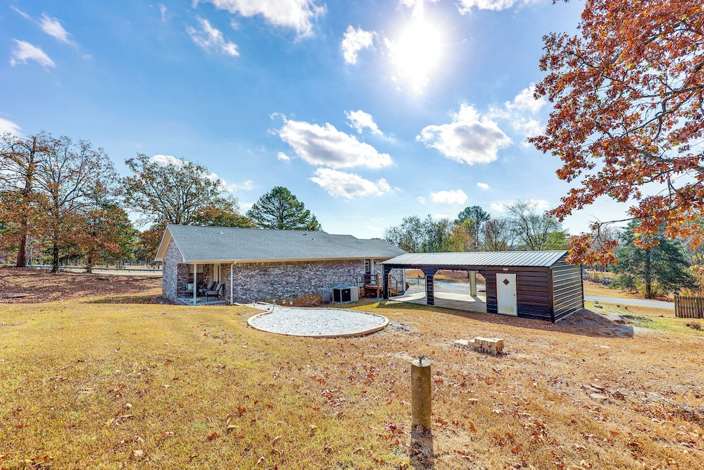 Near Lake Dardanelle: Updated Home W/ Large Yard! - Arkansas