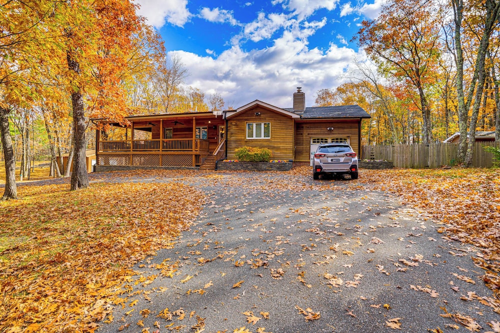 Private Hot Tub On 10 Acres: Cozy Catskill Getaway - Catskill, NY