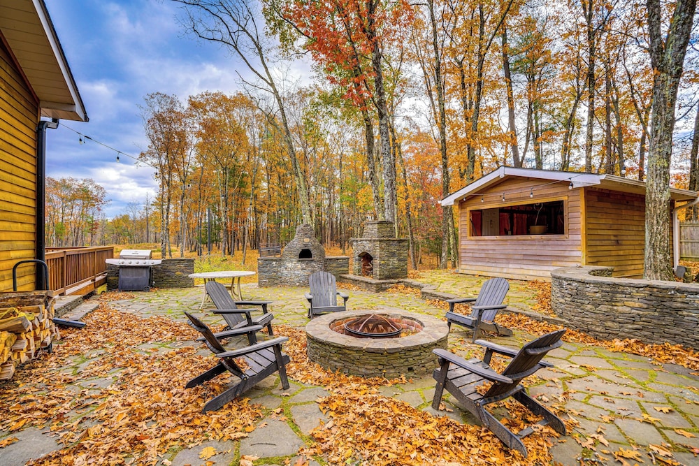 Private Hot Tub On 10 Acres: Cozy Catskill Getaway - Catskill, NY