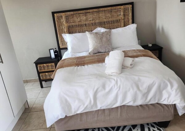 Room-khutsong Apartmentss - Secunda