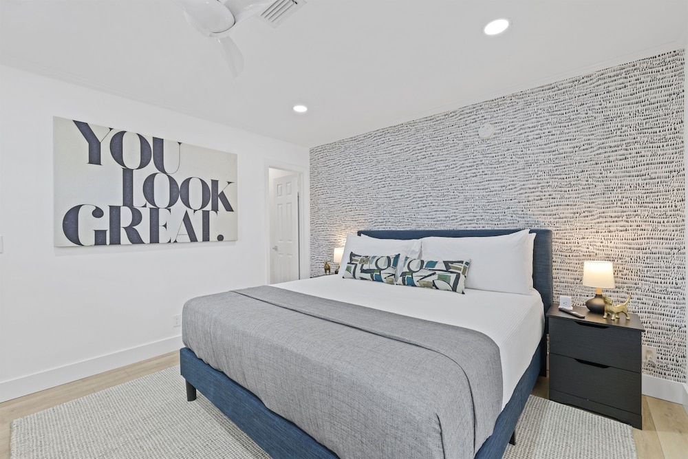 702A Delray Waterfront, Heated Pool, Tiki Hut, Putting Grn, Large TVs ...