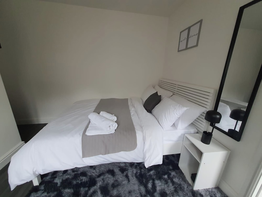 Private Room - Ensuite Bathroom - Free Parking - Birmingham