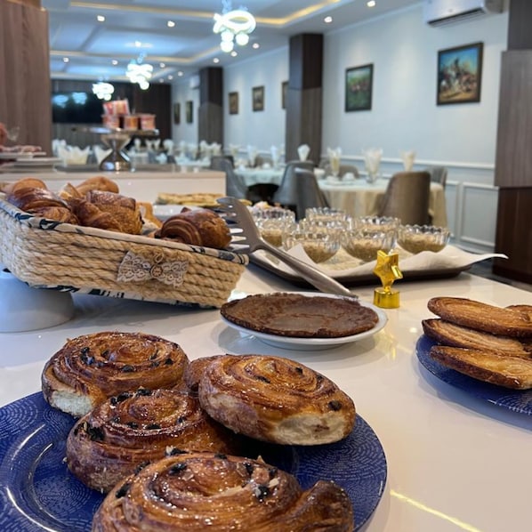 Pequeno-almoço tipo buffet diário incluído 