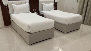 Quarto casal ou duplo básico, 1 cama King | 2 quartos, cofres nos quartos, cortinas blackout, quartos à prova de som