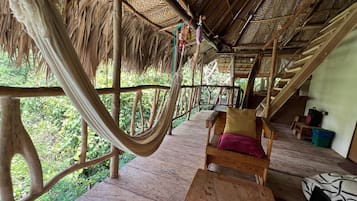 Quarto Duplo Básico, vista para a montanha | Sala de estar